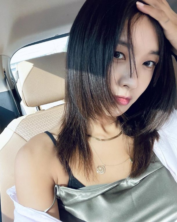 '75→52kg' 김빈우, 셔츠 풀어헤치고 은근한 노출…감량 후 노출도 과감 : 네이트 뉴스