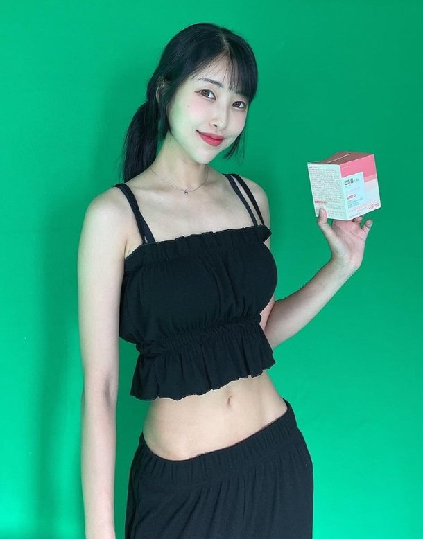 '44kg' 이세영, 허리 17인치 만들었나…'쌍수' 후 "예쁜 복근 모델" : 네이트 연예