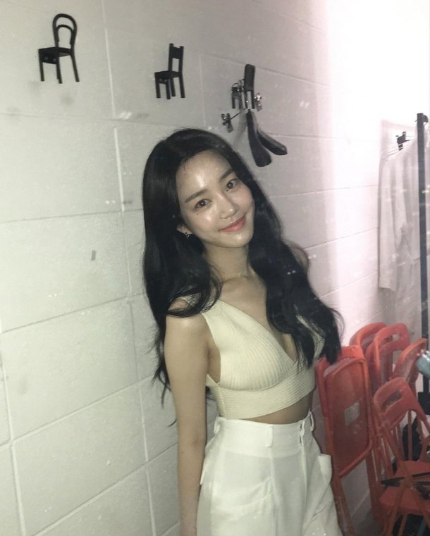 이유비, 앙상한 팔+움푹 패인 쇄골…''164cm·43kg' 자랑하는 '초극세사 몸매' : 네이트 연예