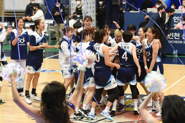 WKBL 1R 결산, 상위권 판도 뒤흔들 변수가 된 신한은행 : 네이트 스포츠