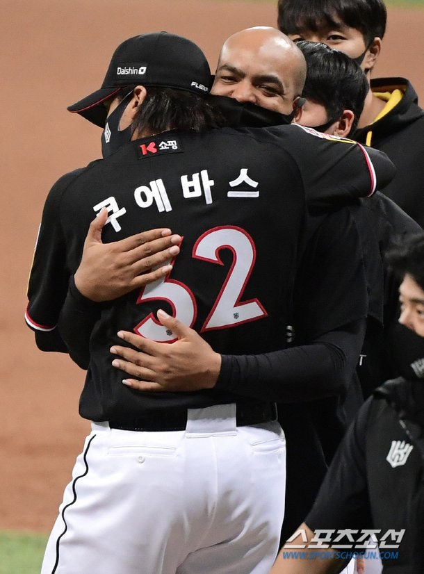 "쿠에바스에 자극? 최연장자로서 할일 했을뿐" 무실점 교체된 에이스의 넉살 [KS3 MVP] : 네이트 스포츠