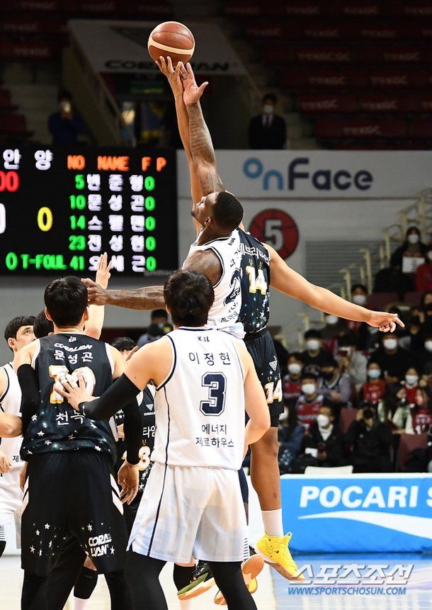 [포토] 크리스마스 KGC-KCC '치열한 승부' : 네이트 스포츠