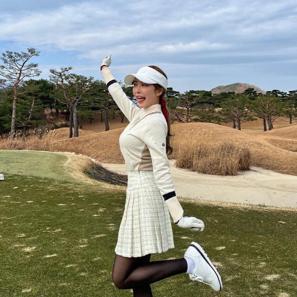 '♥이지훈' 아야네, '155cm·44kg' 인증하는 각선미…골프장서 화보를 찍네 : 네이트 뉴스