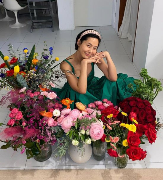 마이큐♥ 김나영 연애하더니 더 사랑스러워져…거실 가득 꽃밭됐네 네이트 연예