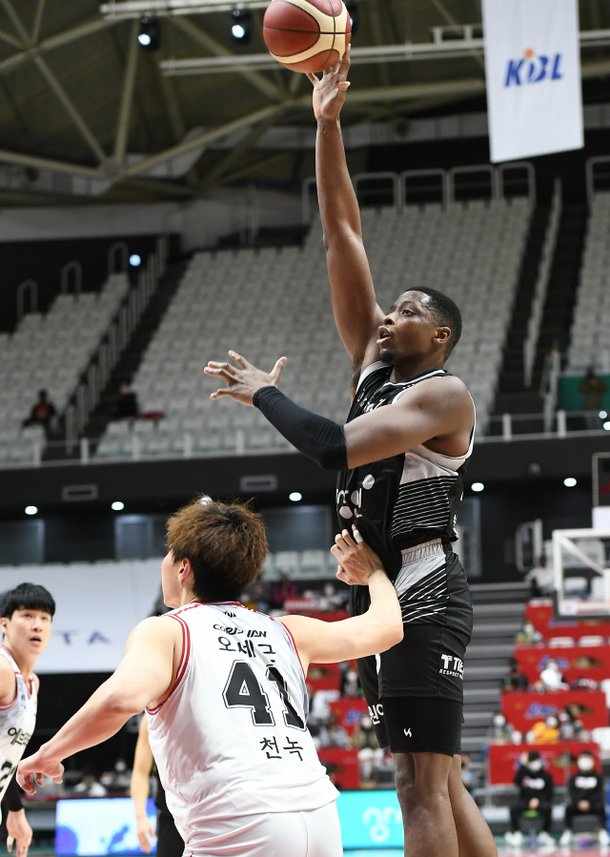 '끝나지 않았다' 킬러 KT 파죽의 5연승, KGC 제압 : 네이트 스포츠