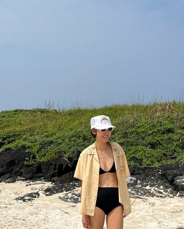 마이큐♥김나영 제주 해변에서 뽐낸 비키니 패션…선명한 복근까지 네이트 연예