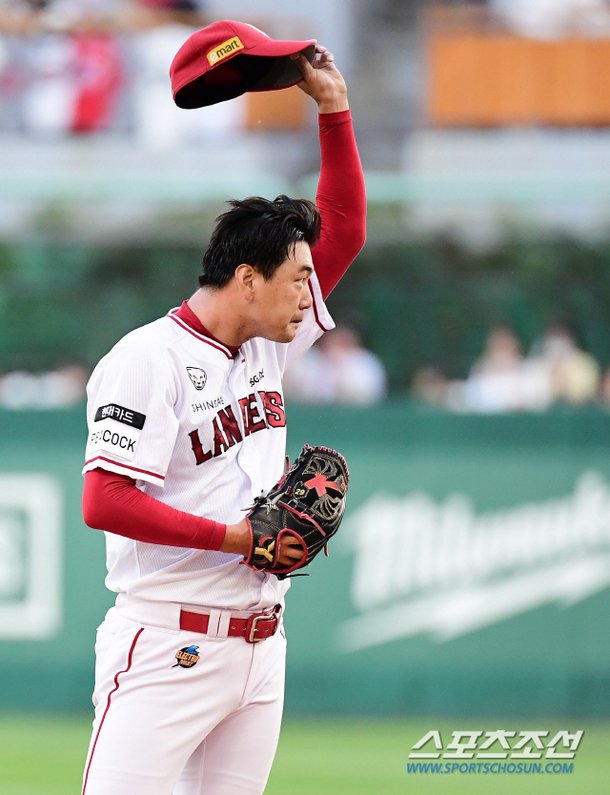 [포토] 김광현 'KBO리그 1,800이닝 투구 달성' : 네이트 스포츠