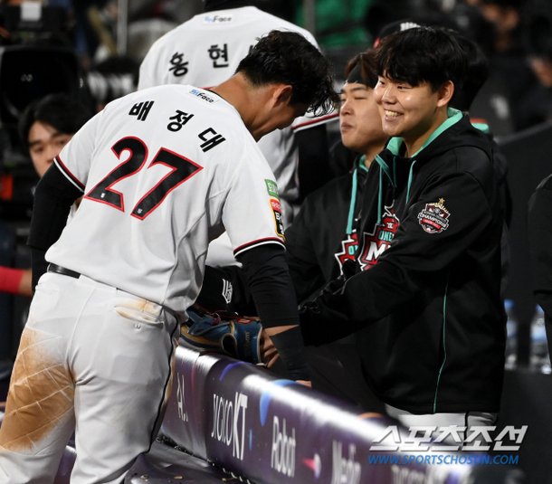 [WC1 MVP] 첫 출루+쐐기 싹쓸이…KT에는 '끝내주는 남자'가 있다 : 네이트 스포츠