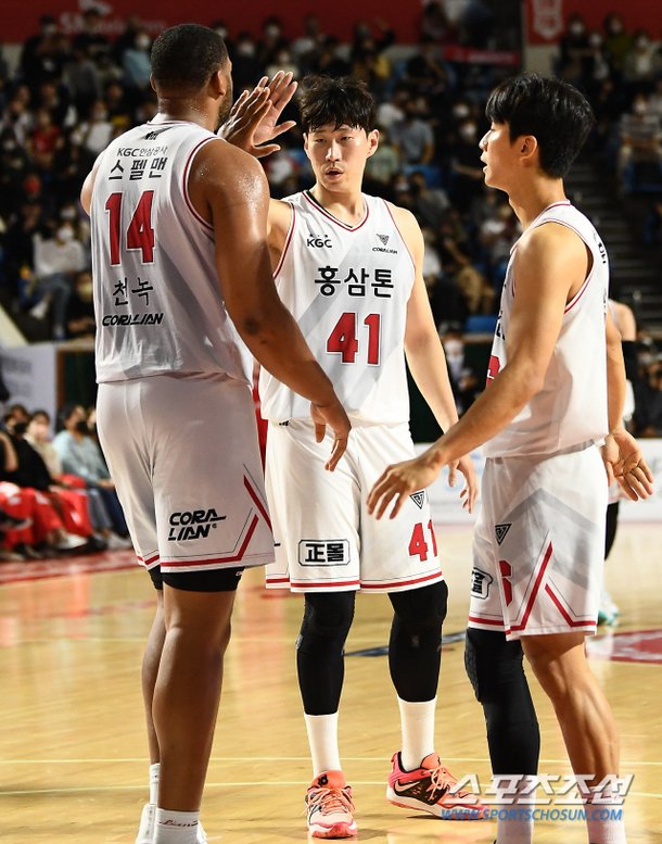 '새 사령탑' 현대모비스 조동현-KGC 김상식, 개막전에서 활짝 : 네이트 스포츠