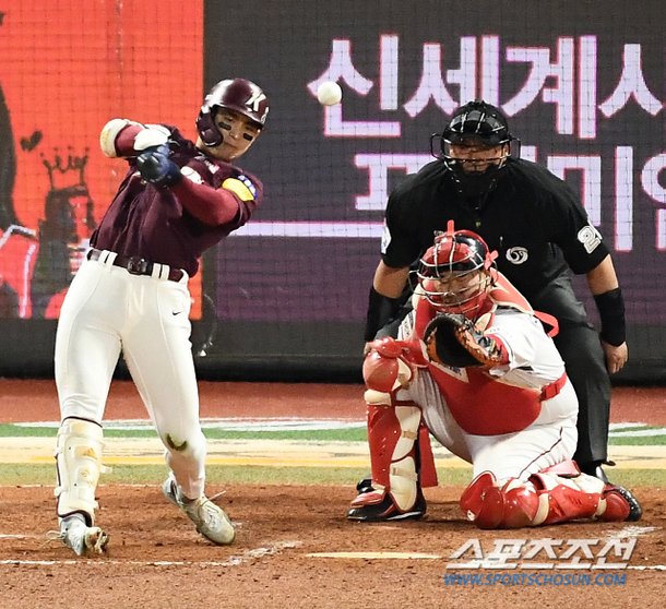 PO MVP는 KS에서 못친다던데…2경기 2안타 타격천재도?[KS] : 네이트 스포츠