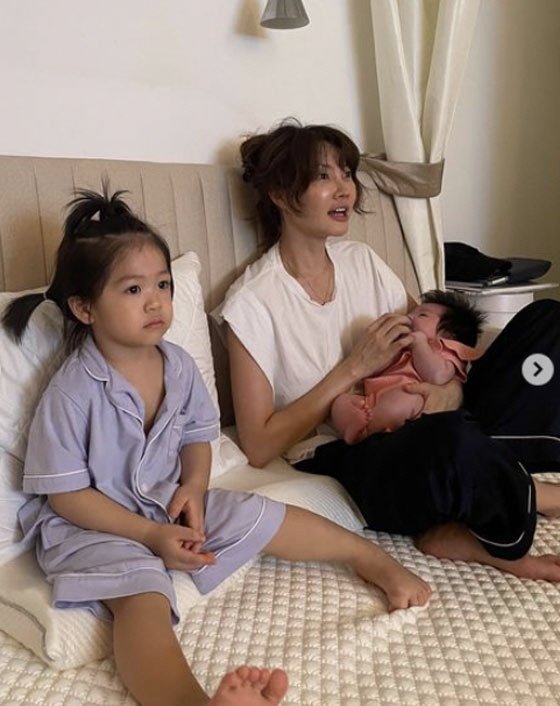 양미라 4개월 딸, 벌써 "8.8kg 찍었어요"+ 빽빽한 머리숱 : 네이트 뉴스