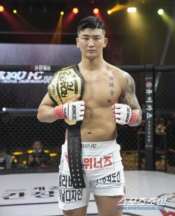 계체량 5㎏ 오버, 12초 KO에 감동의 챔피언까지…역대급 화제성 남긴 로드FC 062 : 네이트 스포츠