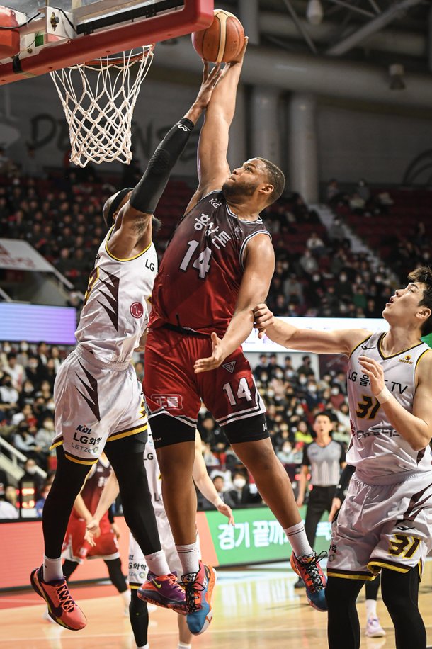 [현장분석] 현실판 '산왕공고' KGC 전반 완벽한 경기력. 2위 LG 22점 차 대파 선두질주 : 네이트 스포츠