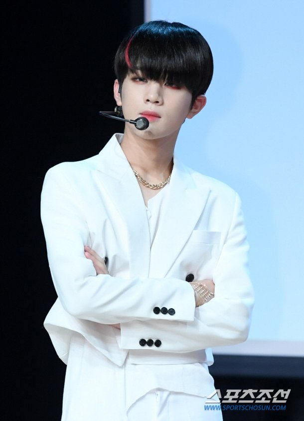 [공식] DKZ "활동중단 했던 문익 팀 탈퇴, 전속계약은 유지"…DKZ 6인체제 활동 (전문) : 네이트 연예