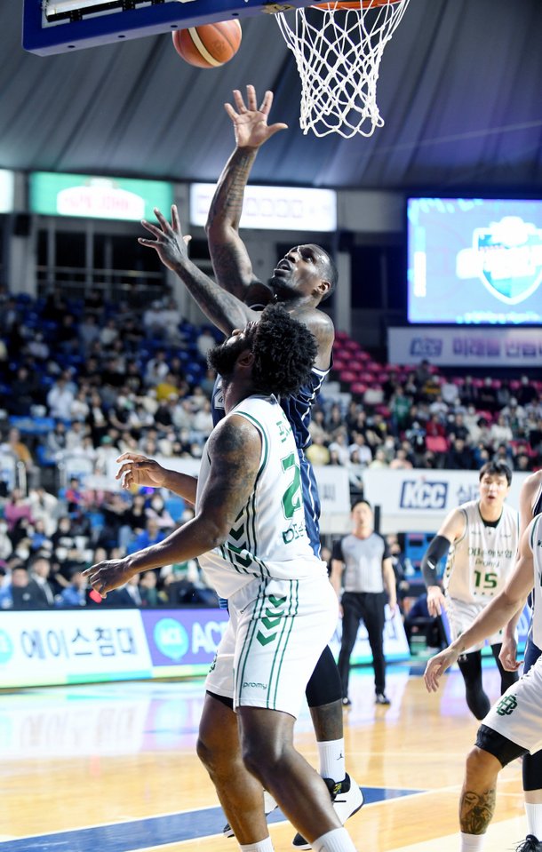 캐롯-KCC-KT 나란히 승리, 6강 PO 싸움 뜨겁다 : 네이트 스포츠