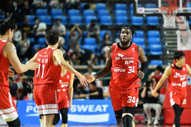 [6강PO 1차전] '리바운드의 힘' 보여준 SK, KCC 상대 1차전 쾌승 : 네이트 스포츠