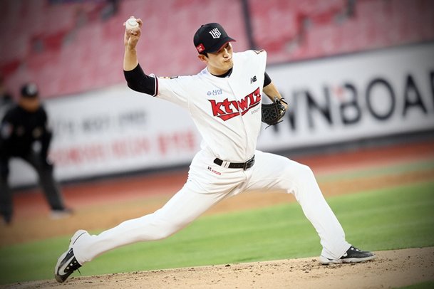 'QS+로 2승…왜 고영표인지 증명했다' KT, SSG 잡고 2연승[수원 리뷰] : 네이트 스포츠