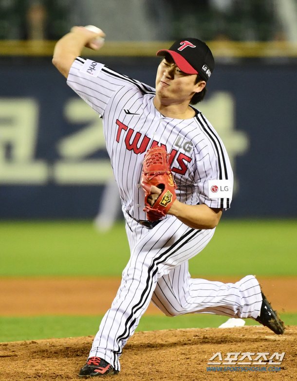 WBC 생각에 눈물 고인 156km 마무리 "안되더라 팔이…시도조차 못한게 아쉬웠다"[잠실 인터뷰] : 네이트 스포츠