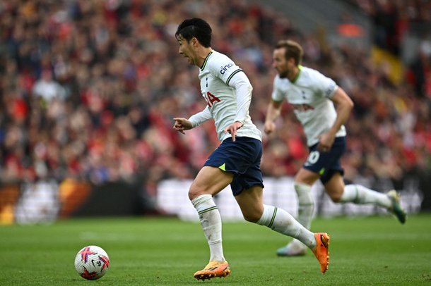 "루니=케인, C 호날두=손흥민". EPL 100골 클럽. 어깨 나란히 한 SON과 호날두. : 네이트 스포츠