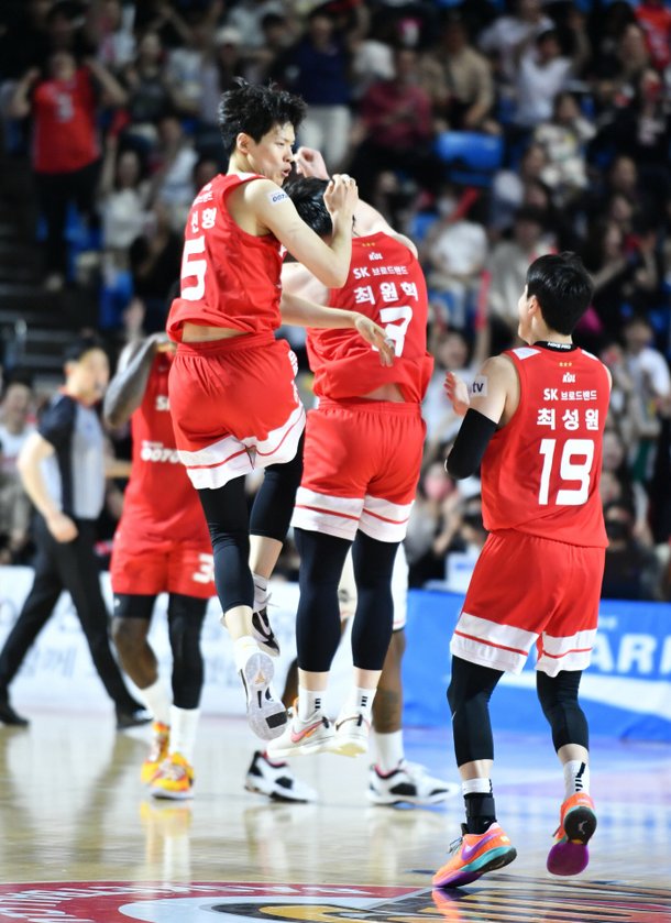 [집중분석] '언더독' SK 3승2패 기사회생. KGC 어떻게 벼랑 끝으로 몰았나 : 네이트 스포츠