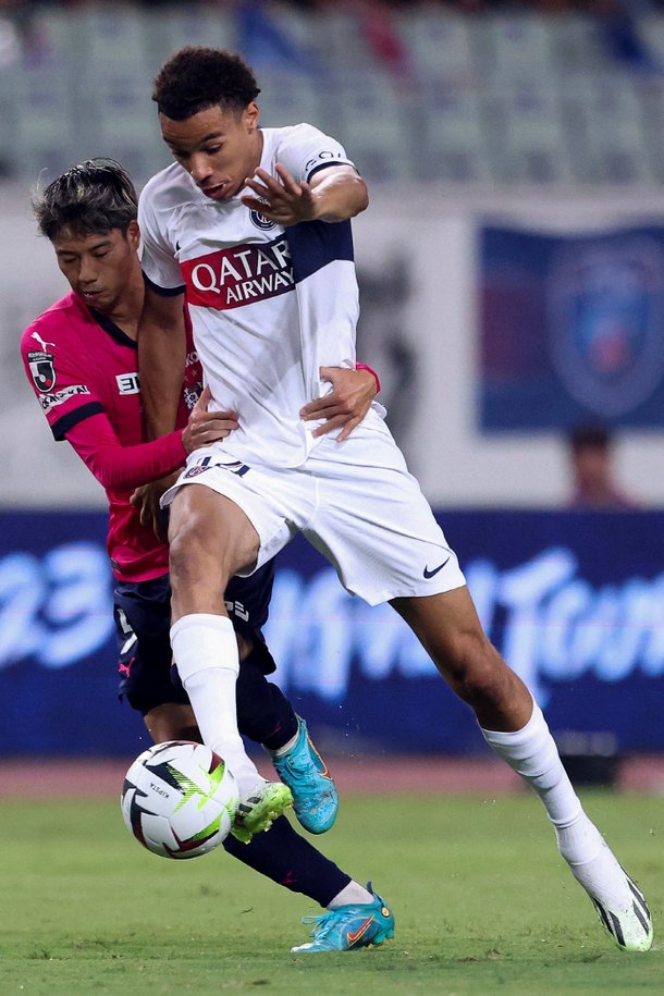 "LEE에겐 청신호". LEE와 포지션 겹치는 PSG 21세 신예 윙어. EPL 에버턴에서 영입 제안. : 네이트 스포츠