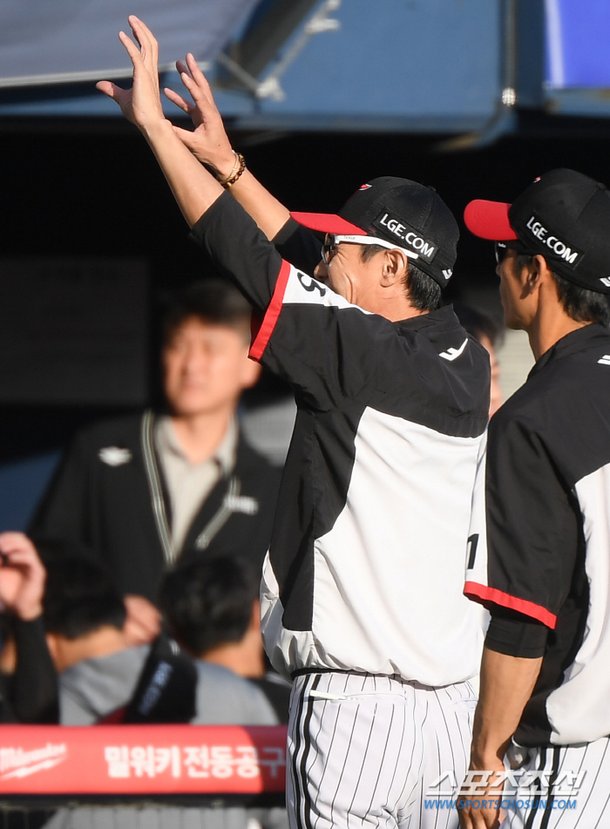 29년만에 우승…버스에서 샴페인 터뜨리나. KT-NC, KIA-SSG에 다 져야 우승확정[부산초점] : 네이트 스포츠