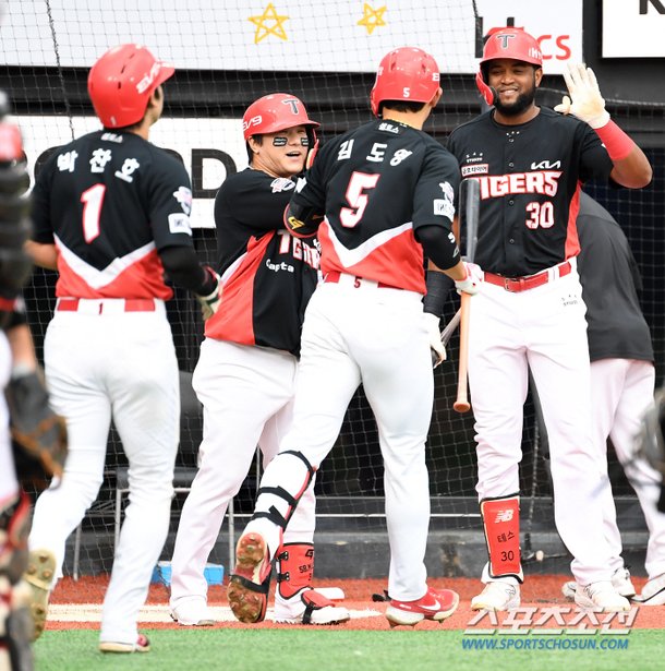 '김도영 투런+테스형 3안타' 다시 불븥은 KIA 타선, 이틀 연속 KT 격파! 'DH1 기선제압'[수원 리뷰] : 네이트 스포츠