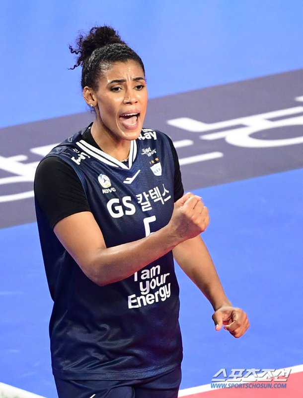 [화성 현장] '파워가 거의 남자 수준' 실바 또 33점 폭격, GS칼텍스 개막 2연승…IBK 충격 3연패 : 네이트 스포츠