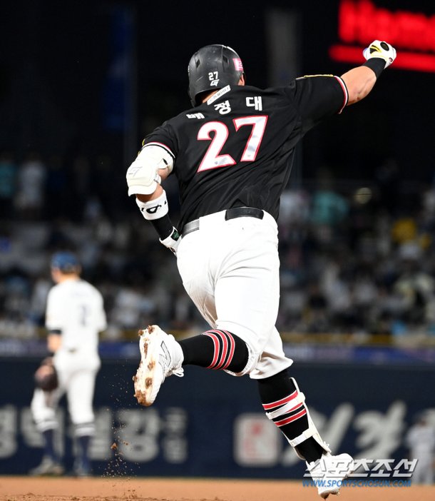 'NC의 10월은 끝났다' 'KT의 11월 시작' 고영표 완벽투+배정대 문상철 쾅-쾅, KT 3-0 NC 10연승 신기록 좌절[창원 PO3 현장리뷰] : 네이트 스포츠