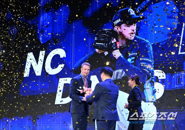 [포토] NC 페디, 2023 KBO리그 MVP! : 네이트 스포츠