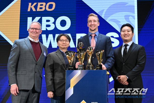 3명에게 53억인데 어떻게 130억을 이기나. 트리플 크라운+MVP 'ML의 실수'는 결국 ML 복귀[SC 포커스] : 네이트 스포츠