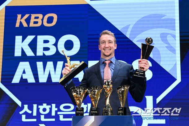 '$1000만 KBO 용병출신 투수 최고액' 투수 3관왕 MVP 빅리그 복귀 임박, 켈리? 루친스키? : 네이트 스포츠
