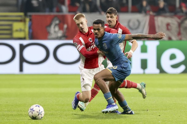 토트넘, '리틀 KDB' 18세 축구도사 찍었다! 단돈 400억에 SON 도우미 데려오나 : 네이트 스포츠