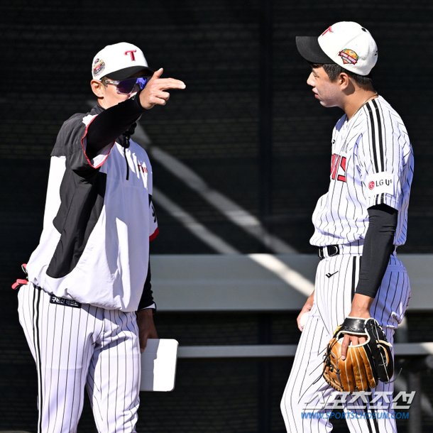 "우석이형 부러워요" ML 꿈꾸는 '광속 사이드암'의 선언 "157km 구속 되찾겠다" [SC캠프 in AZ] : 네이트 스포츠