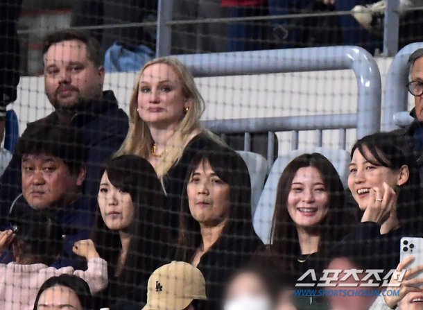 [포토] 오타니 가족, 고척돔에 총출동 : 네이트 스포츠