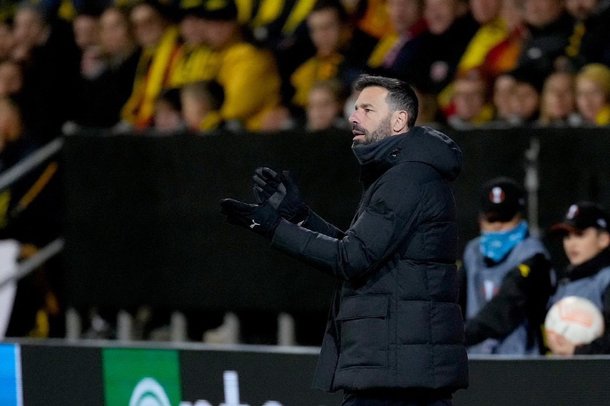 '흥민아, 적으로 만나자!'…'꼬꼬마 SON' 아껴준 선배 FW, EPL 감독 부임 가능성 점화…"현재 선두" : 네이트 스포츠