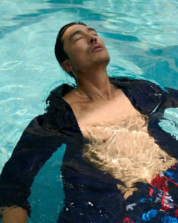 [SCin스타] 44세지만 플라워 패턴 수영복 쯤이야! 다니엘 헤니, 20대도 울고 갈 피지컬 자랑 : 네이트 뉴스