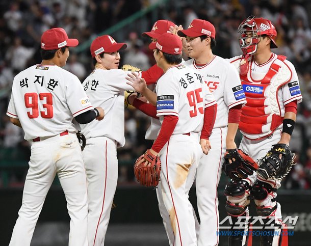[포토] SSG, KIA에 7대1 승리 : 네이트 스포츠