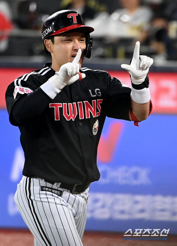 '벤자민 아니어도 박동원 5번' 승리 기운 느낀 LG, 3차전과 동일 선발 라인업 [준PO4 라인업] : 네이트 스포츠