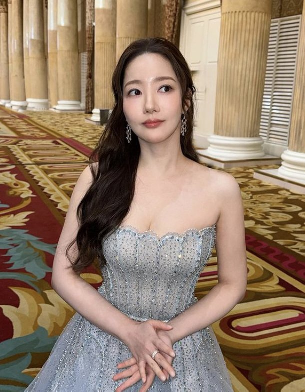 37kg까지 뺐던 박민영, 살 찌우고 글래머 몸매 발산 '여신강림' : 네이트 연예