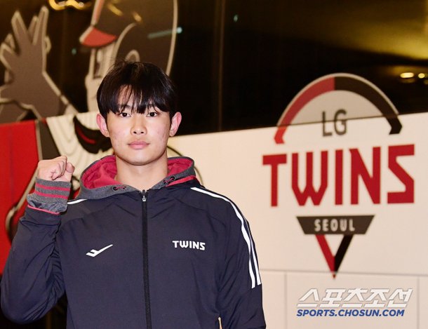 [포토] LG 트윈스 김영우 '1차 캠프 잘 다녀왔습니다' : 네이트 스포츠