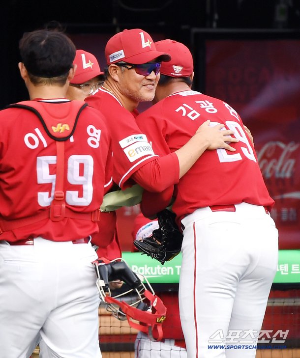 김광현 2000K+8승 달성. SSG 1위까지 잡고 5연승. '생큐 삼성' LG 매직넘버 12[잠실 현장] : 네이트 스포츠