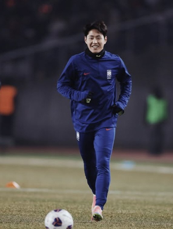 대한민국 축구 최고 재능 내동댕이…970억 EPL 이적 가로막고, 선발에는 "이강인? 18세 유망주 활약할 차례지!" 황당 주장 : 네이트 스포츠