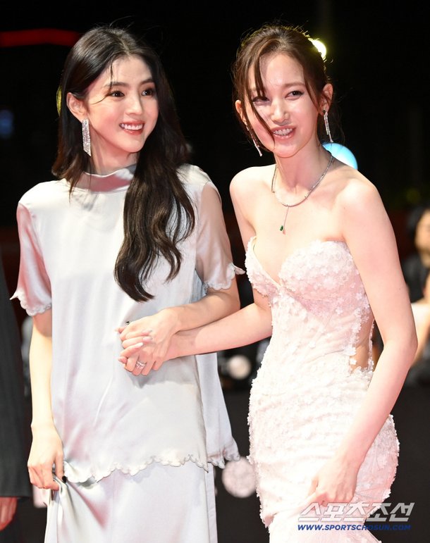 [SC-BIFF] 단아한 한소희vs매혹적인 전종서…올해도 ★쏟아진 부산의 밤(종합) : 네이트 연예