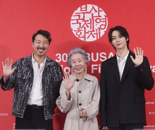 [SC-BIFF] "우리 모두 똑같은 인간"…'子 동성 결혼' 윤여정, '결혼 피로연'에 담아낸 부모로서의 경험(종합) : 네이트 연예