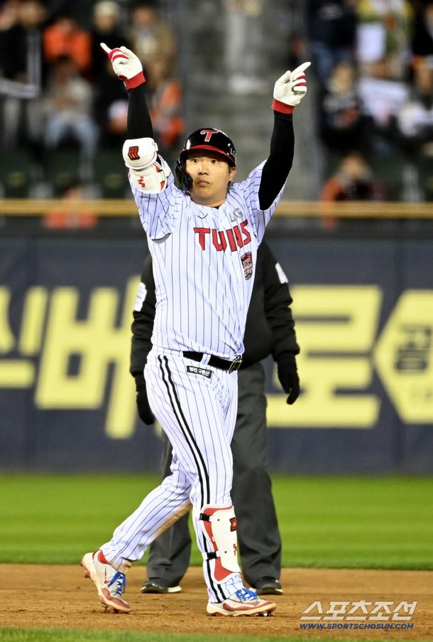 이럴수가. 1회 4점 뽑았는데 2회부터 1안타 침묵. 박동원-문보경 투런포 9타점 합작 LG 13대5 대역전승. 우승확률 100%[KS2 리뷰] : 네이트 스포츠