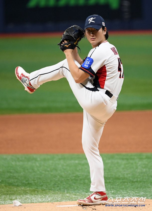 체코 선수에게도 몸맞은 공에 한국식 인사. 곽빈 156km 강속구 2이닝 4K 무실점[고척 현장] : 네이트 스포츠