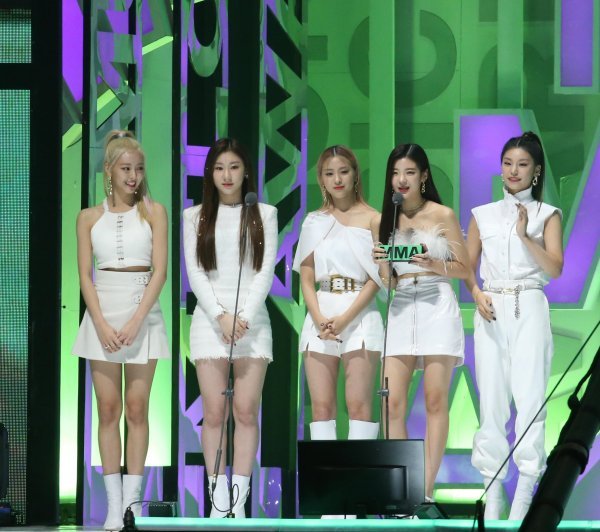 [2019 MMA] 방탄소년단 8관왕 쾌거…팬들과 아티스트가 하나된 시간(종합) | 네이트 연예