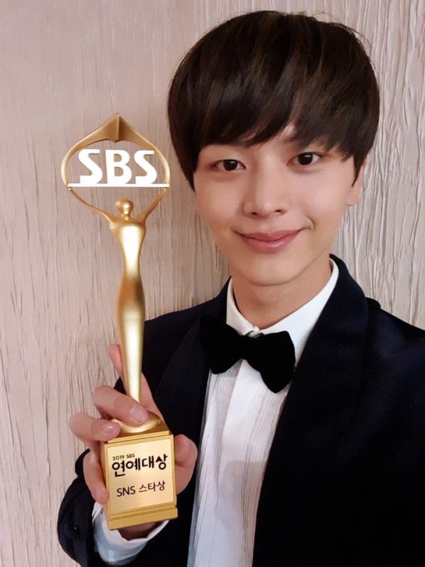'2019 SBS 연예대상' 비투비 육성재 "우리 멜로디 고마워요" : 네이트 연예