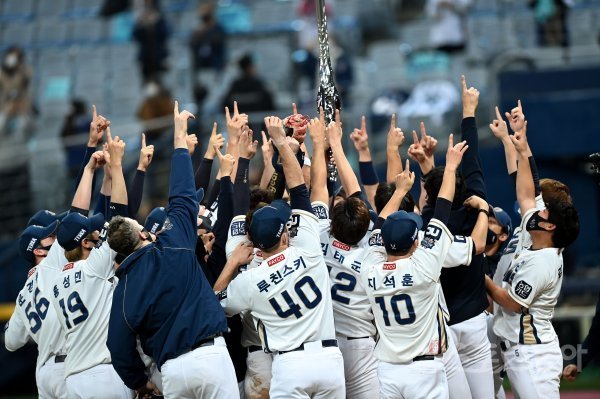 '우승' NC-'타이틀 싹쓸이' KT, KBO리그 판을 키운다 : 네이트 스포츠